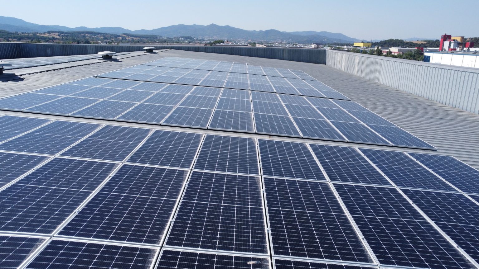 El reciclaje de paneles solares, en riesgo: la plata se va y deja 1 ...