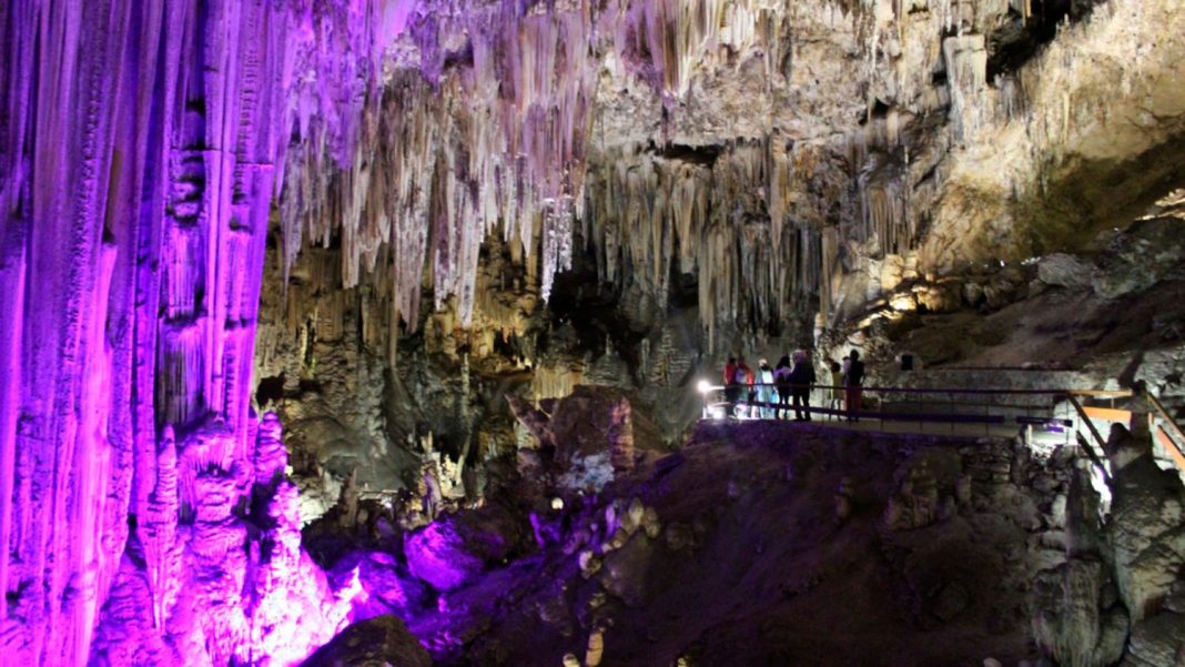 Explorando lo desconocido: Los secretos ocultos en la Cueva de Nerja