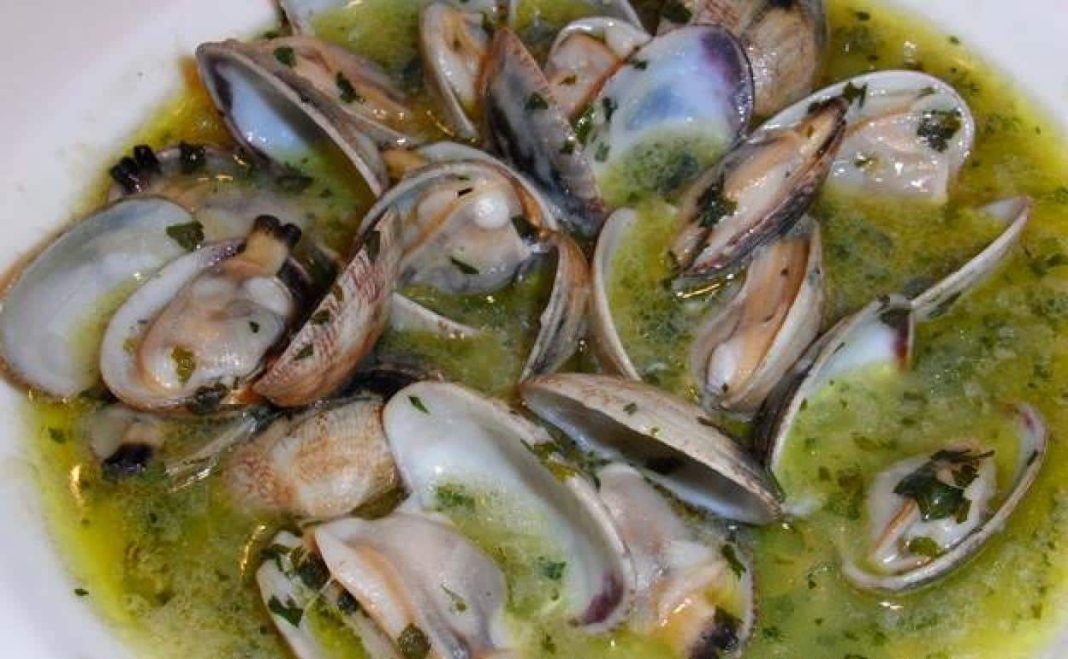 Receta de almejas a la marinera al más puro estilo de Martín Berasategui