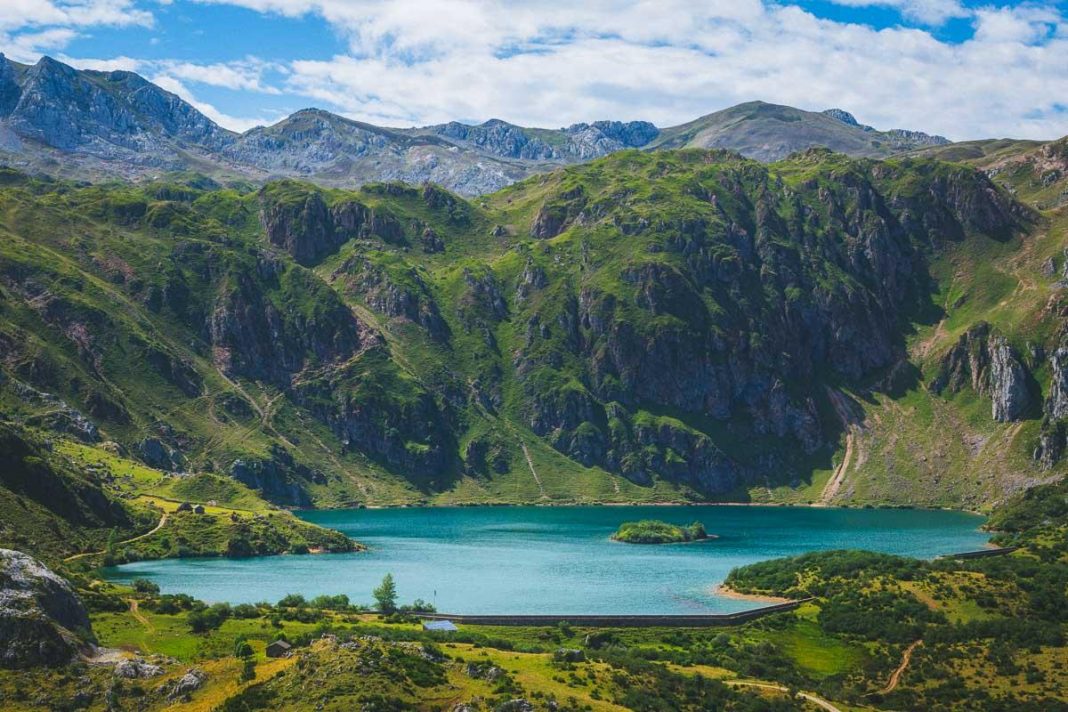 Este es el Parque Natural de Somiedo en Asturias, declarado reserva de ...