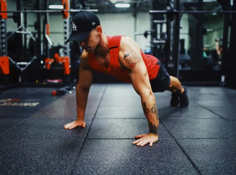 Flexión media repetición pectoral: la técnica de Jeff Cavaliere que ...
