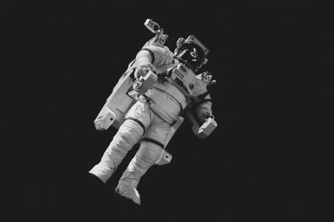 Prada y NASA revelan la ropa interior lunar con refrigeración líquida ...